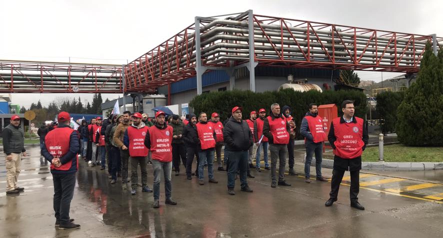 Bekaert işçileri grev yasağını tanımıyor: “İşçiler açken patronlara ...