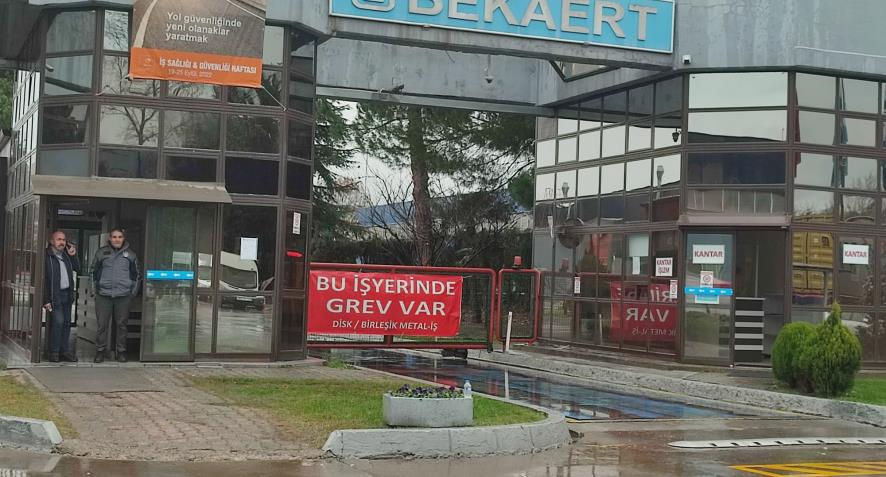 Bekaert işçileri grev yasağını tanımıyor: “İşçiler açken patronlara ...